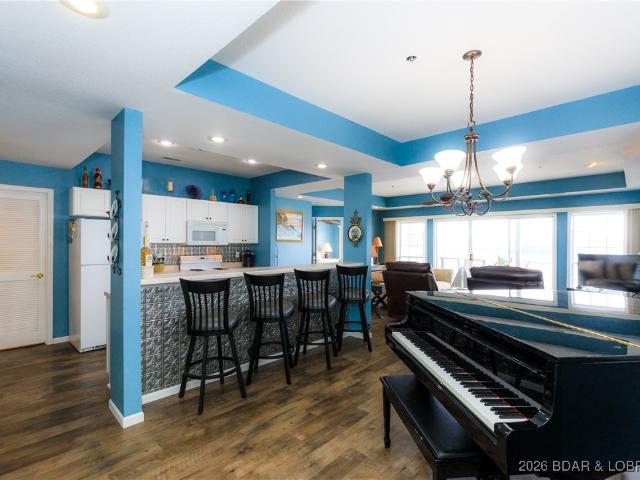 607 Harbour Towne Dr, Unit E607, Lake Ozark, MO 65049 | MLS #3583