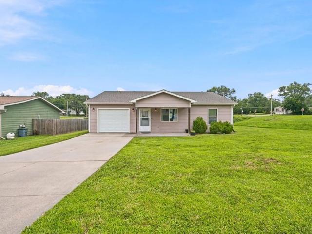 607 Jerry Dr, Junction City, KS 66441