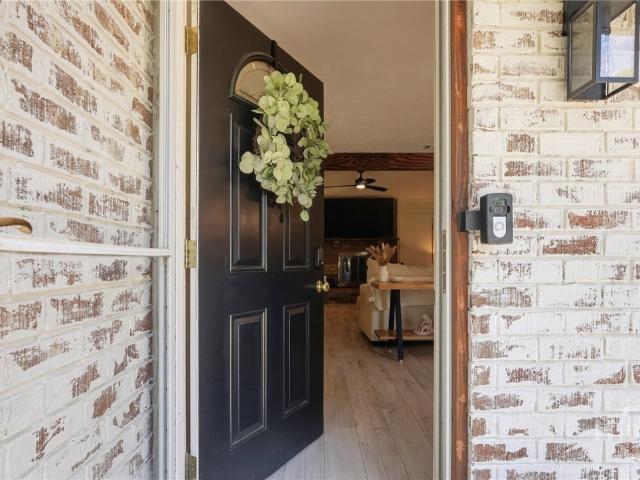 607 Leaning Oaks Drive