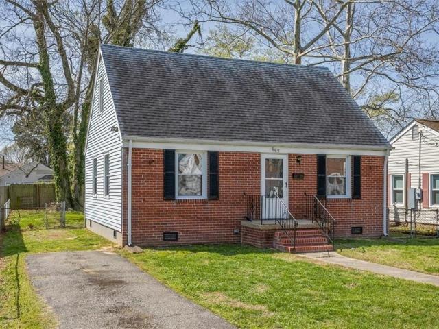 607 Lee ST