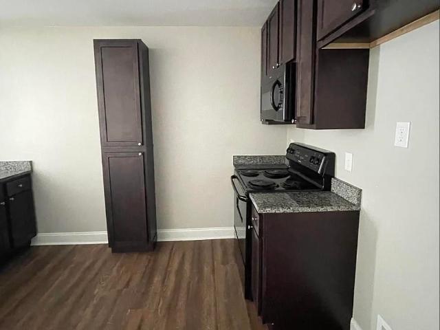 607 Lenora