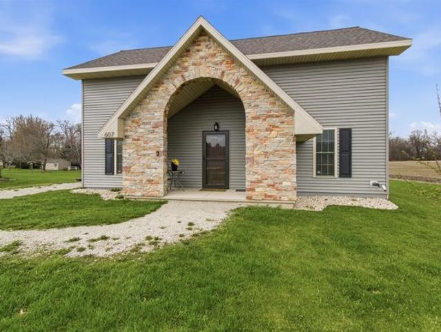 607 Mary Ln, Fairwater, WI 53931