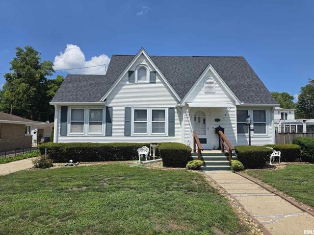 607 McLean St, Pekin, IL 61554