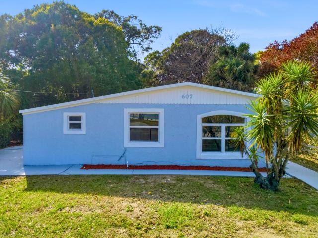607 N 19th St, Fort Pierce, FL 34950 | MLS #R11168