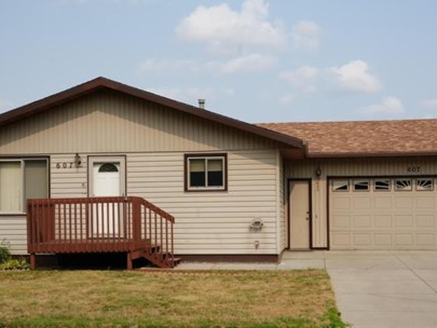 607 N 33rd St, Bismarck, ND 58501