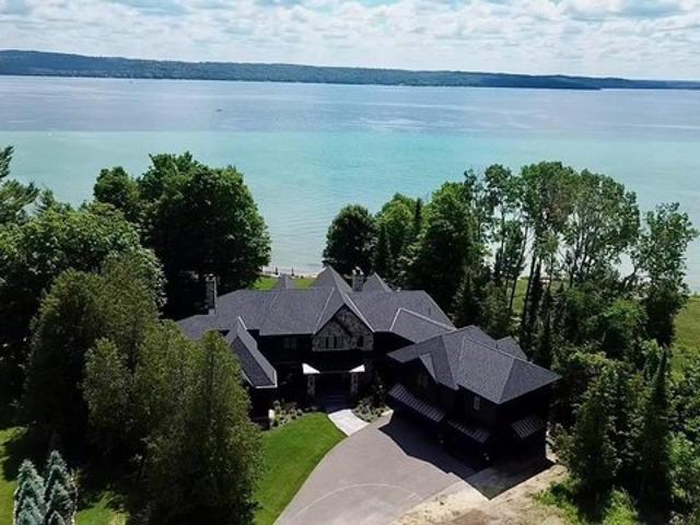 607 N West Torch Lake Dr, Kewadin, MI 49648