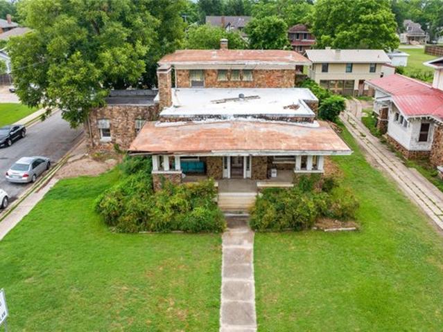 607 S Main St, Paris, TX 75460