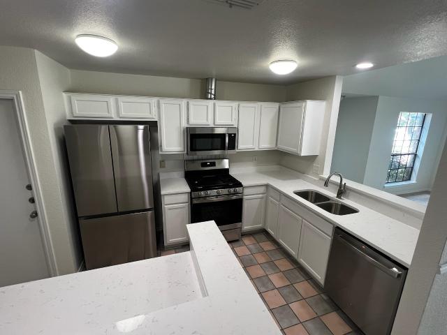 607 Saunders Dr