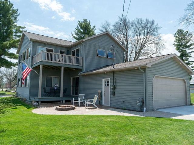 607 Shoreline Dr, Houghton Lake, MI 48629