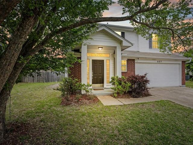 607 Sparkling Brook Ln, Leander, TX 78641
