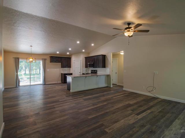 607 Peach Lane
