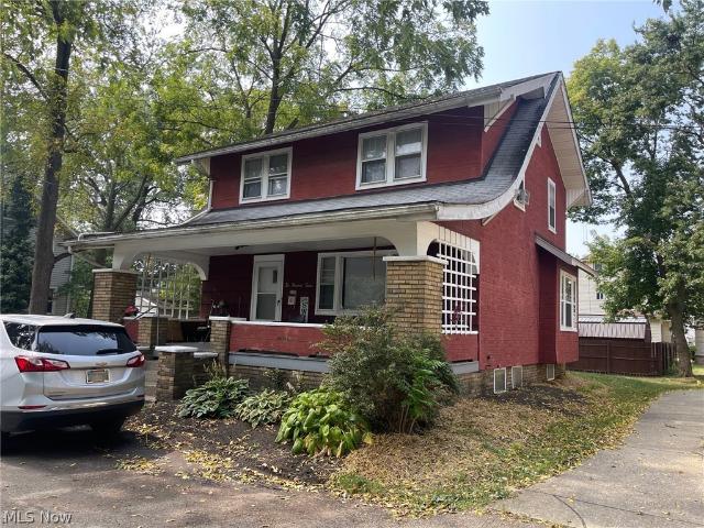 607 Rosemont Court NW