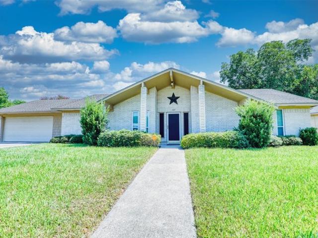 607 Rosewood Dr, Victoria, TX 77901