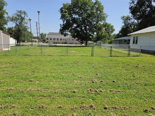 607 W 5th St, Ada, OK 74820