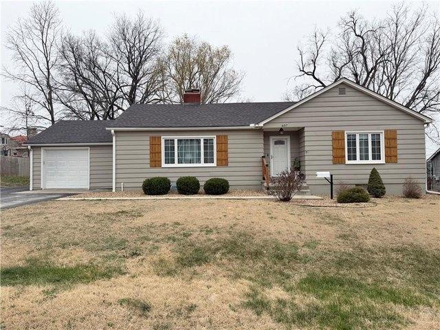 607 W Dakota St, Butler, MO 64730
