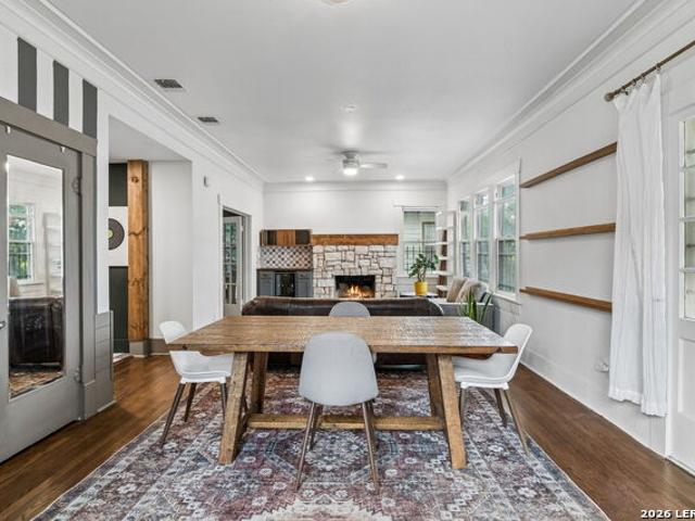 607 W Kings Hwy