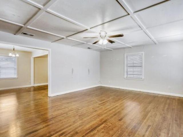607 W North Loop Blvd
