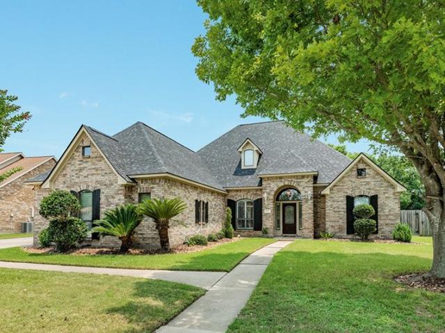 607 Walnut St, Lake Jackson, TX 77566