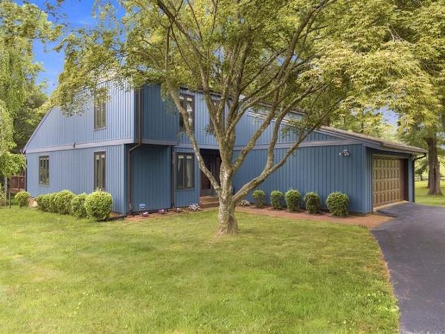 607 Wellington Dr, Forest, VA 24551