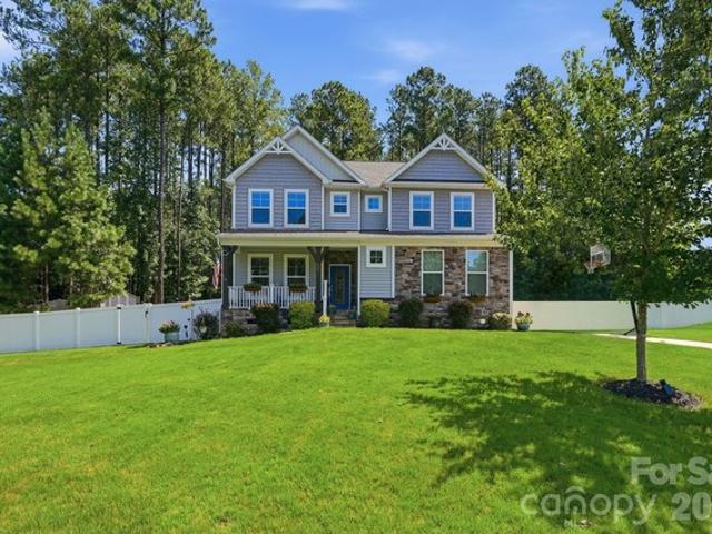 607 Winter Walk Ln, Lake Wylie, SC 29710