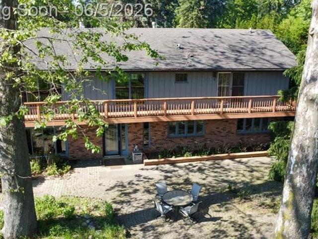 6084 Upper Straits Blvd, West Bloomfield Township, MI 48324
