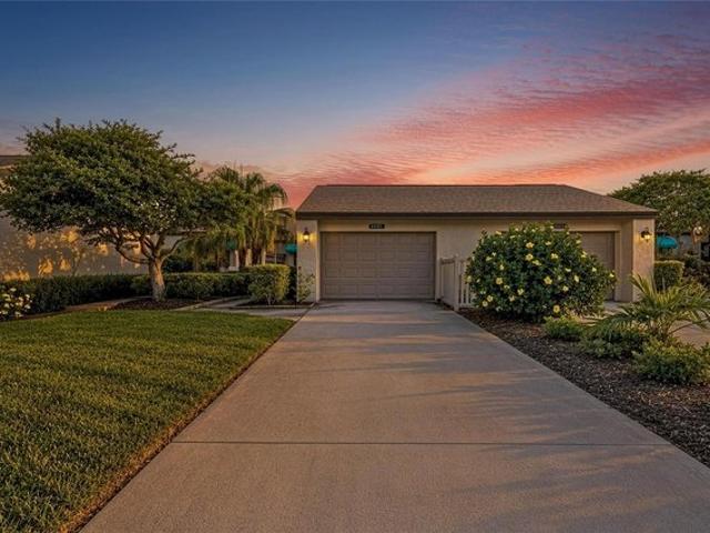 6085 Clubside Dr, Sarasota, FL 34243