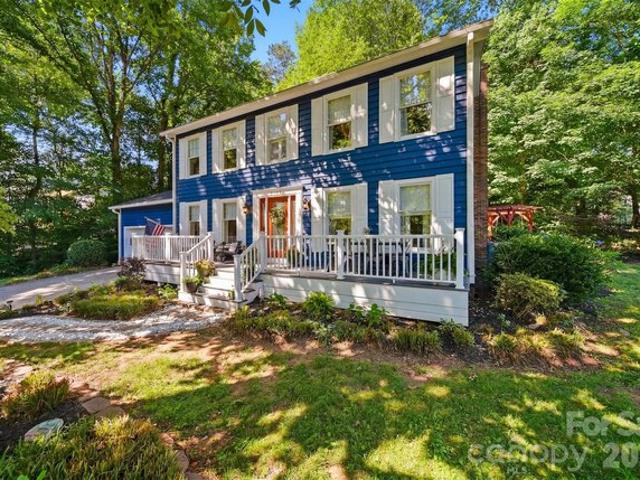 6089 Northlakes Dr, Hickory, NC 28601