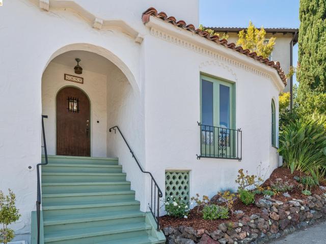 6080 Ocean View Drive
