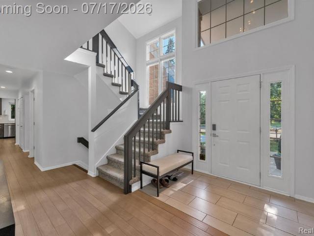 6081 Beachwood Drive
