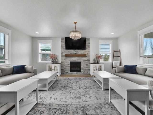 6082 E Canyon Crossing Dr