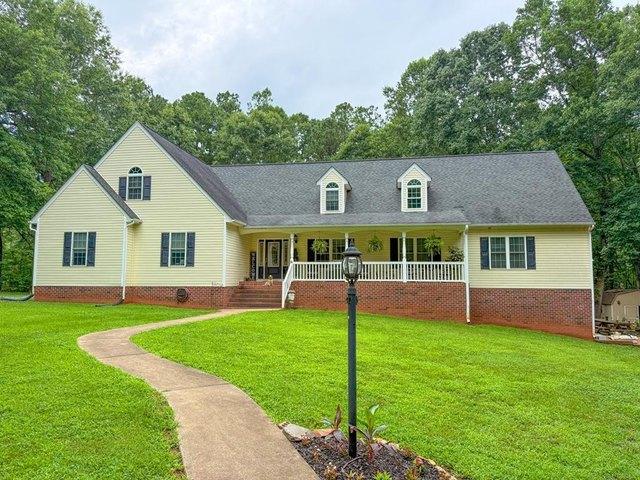 6082 Hungarytown Rd, Blackstone, VA 23824