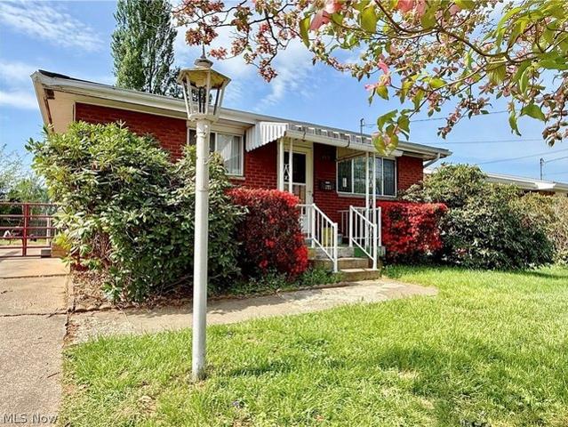 608 32nd St, Vienna, WV 26105