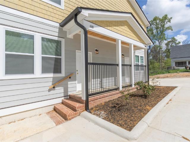 608 / 610 Branch Street