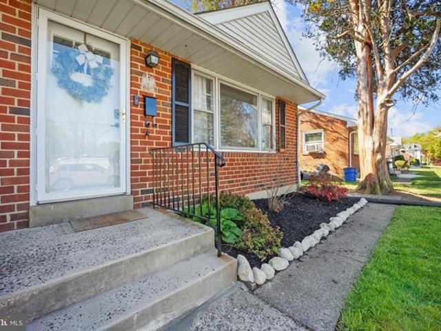 608 8th Ave, Folsom, PA 19033