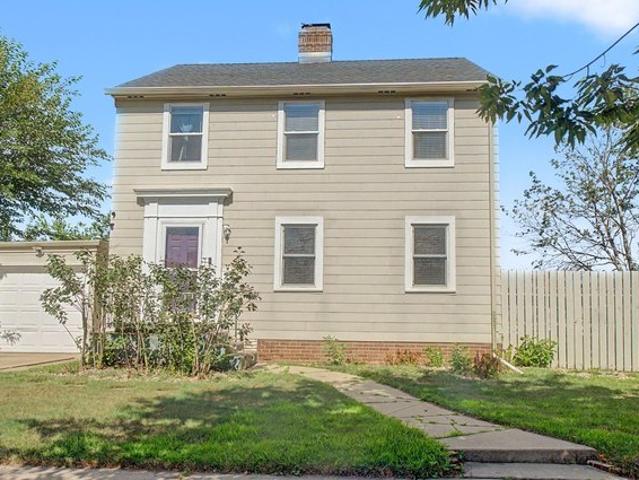 608 9th St, Worthington, MN 56187