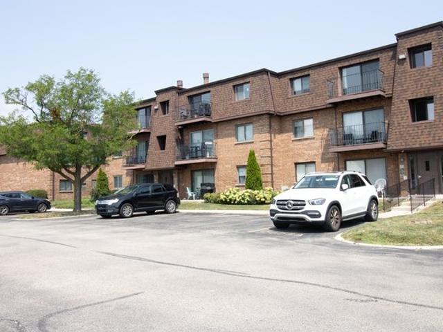 608 Cobblestone Cir Apt F, Glenview, IL 60025