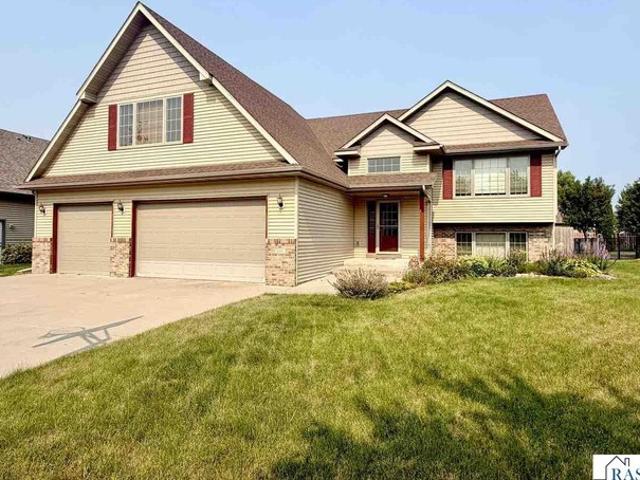 608 Colodoro Ln, Eagle Lake, MN 56024