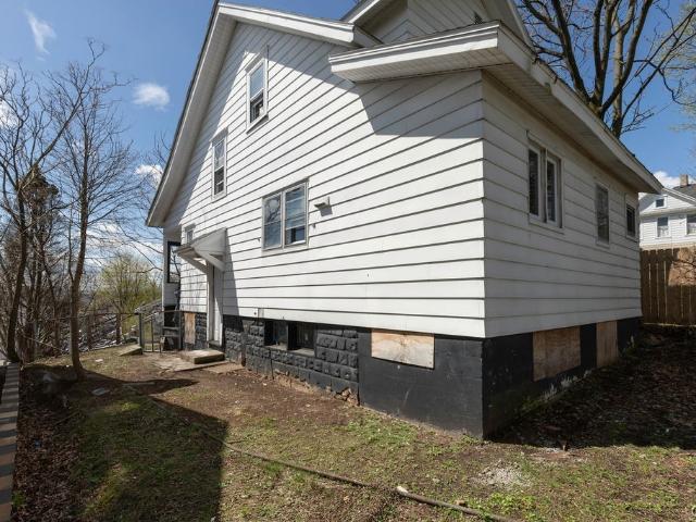 608 Carbon Street