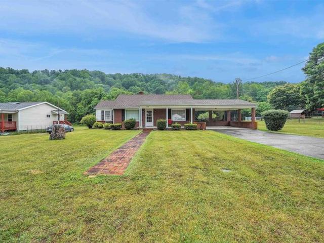 608 Cascade Dr, Pembroke, VA 24136