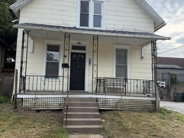 608 Chestnut St, Muscatine, IA 52761