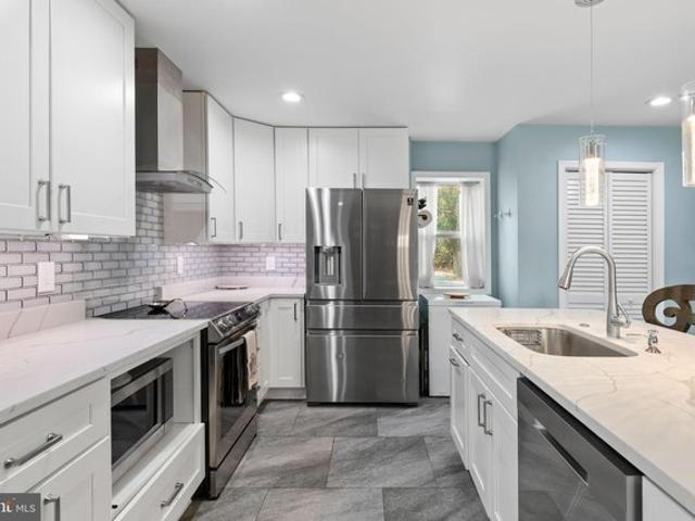 608 Blue Ridge Ave NE, Leesburg, VA 20176