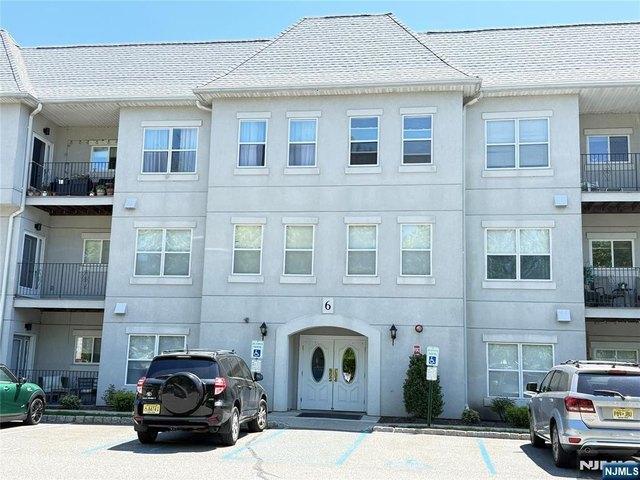 608 Brittany Dr Unit 608, Wayne, NJ 07470
