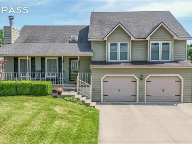 608 E 6th St, Wellsville, KS