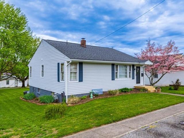608 E Eighth St, Manchester, OH 45144