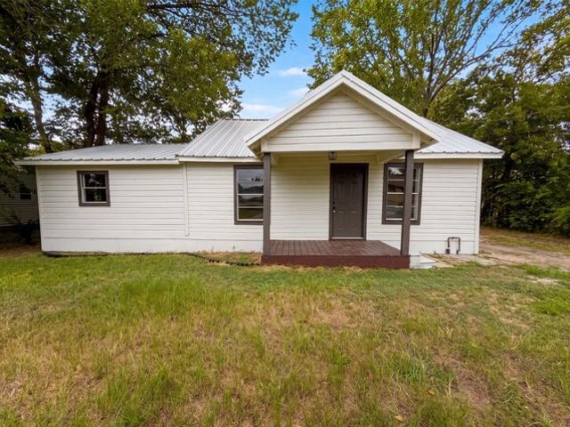 608 E Navasota St, Groesbeck, TX 76642
