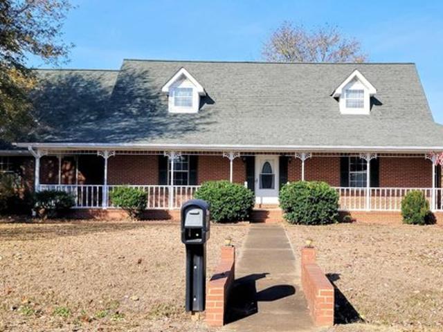608 Eastman Ave, Tuscumbia, AL 35674