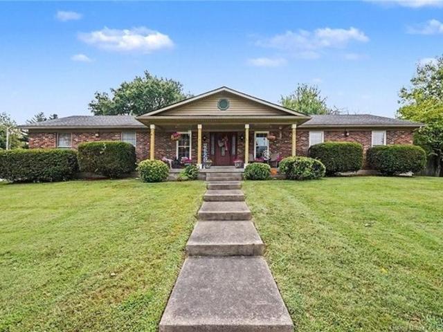 608 Kensington Dr, Clarksville, IN 47129