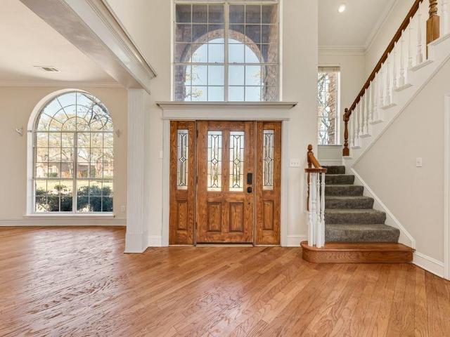 608 Hawthorn Circle