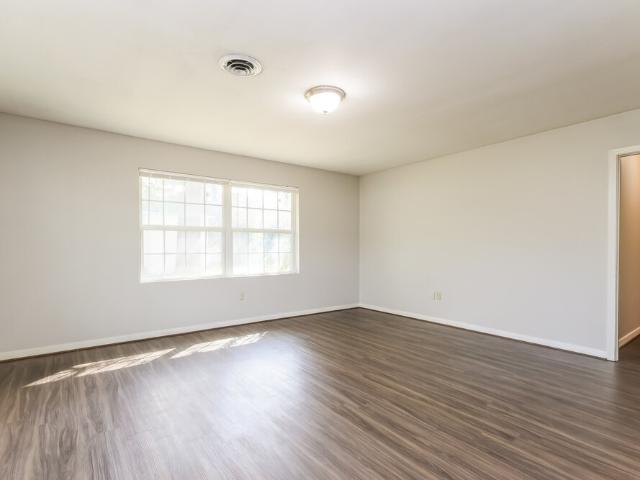 608 Hilliard