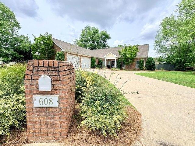 608 Jamestown Blvd, Dothan, AL 36301